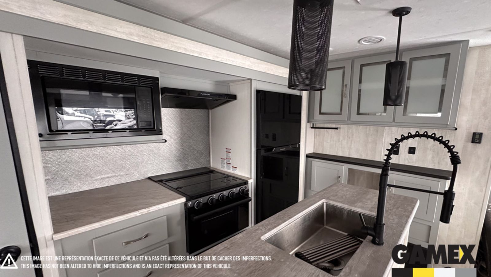 FOREST RIVER CAMPER TRAILER 2022 BX-32356 Used Recreational...